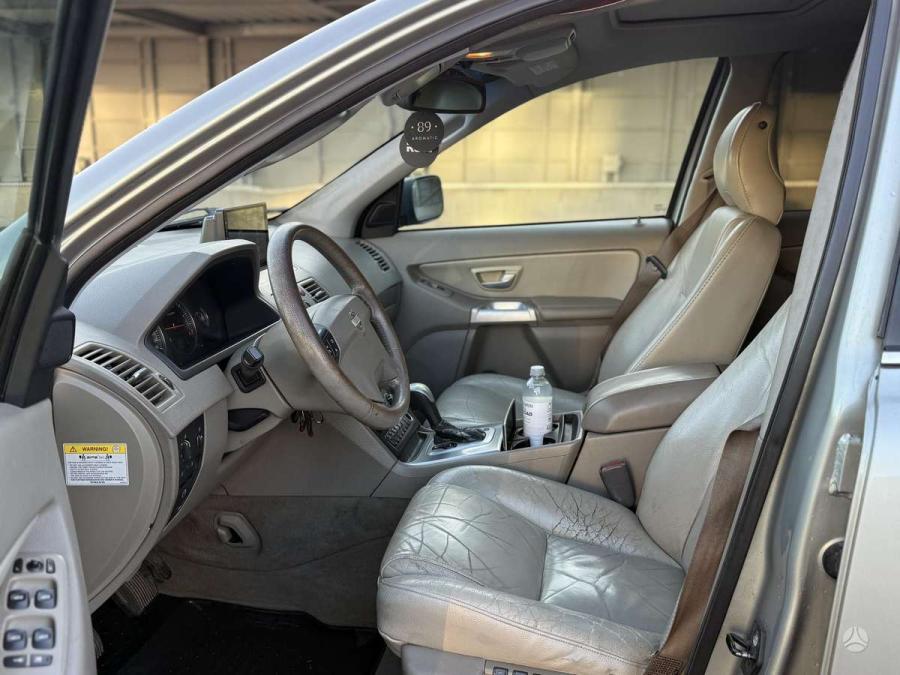 Pelēks Volvo XC90 2003 Viļņa, ar dzinēja tilpumu 2.40 L un nobraukumu 284 tūkst. km par 2950 €, foto 8 vietnē AUTOMOTO.COM.LV
