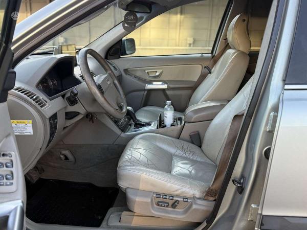 Pelēks Volvo XC90 2003 Viļņa, ar dzinēja tilpumu 2.40 L un nobraukumu 284 tūkst. km par 2950 €, foto 10 vietnē AUTOMOTO.COM.LV