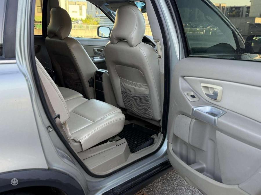 Pelēks Volvo XC90 2003 Viļņa, ar dzinēja tilpumu 2.40 L un nobraukumu 284 tūkst. km par 2950 €, foto 12 vietnē AUTOMOTO.COM.LV