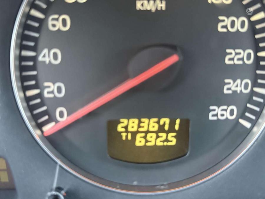 Pelēks Volvo XC90 2003 Viļņa, ar dzinēja tilpumu 2.40 L un nobraukumu 284 tūkst. km par 2950 €, foto 14 vietnē AUTOMOTO.COM.LV