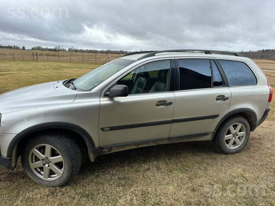 Pelēks Volvo XC90 2003 Gulbene, ar dzinēja tilpumu 2.50 L un nobraukumu 390 tūkst. km par 1500 €, foto 1 vietnē AUTOMOTO.COM.LV