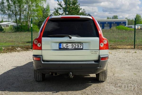 Grey Volvo XC90 2004 in Riga, with an engine capacity of 2.40 L and mileage of 0 thousand km for 3890 €, photo 5 on AUTOMOTO.COM.LV
