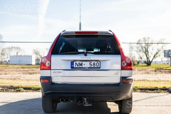Pelēks Volvo XC90 2004 Rīga, ar dzinēja tilpumu 2.40 L un nobraukumu 334 tūkst. km par 5490 €, foto 8 vietnē AUTOMOTO.COM.LV