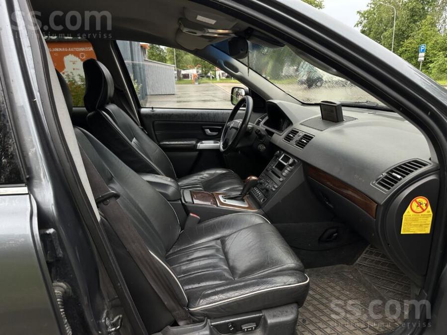 Pelēks Volvo XC90 2004 Jelgava, ar dzinēja tilpumu 2.40 L un nobraukumu 0 tūkst. km par 2250 €, foto 9 vietnē AUTOMOTO.COM.LV