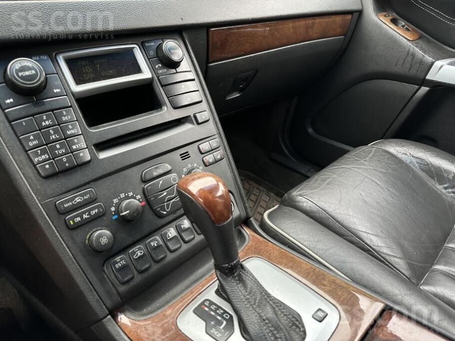 Pelēks Volvo XC90 2004 Jelgava, ar dzinēja tilpumu 2.40 L un nobraukumu 0 tūkst. km par 2250 €, foto 13 vietnē AUTOMOTO.COM.LV
