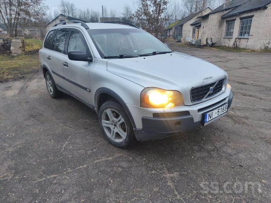 Grey Volvo XC90 2004 in Rezekne, with an engine capacity of 2.40 L and mileage of 668 thousand km for 2050 €, photo 1 on AUTOMOTO.COM.LV