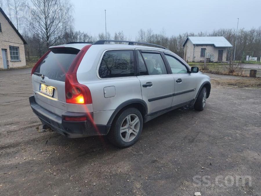 Grey Volvo XC90 2004 in Rezekne, with an engine capacity of 2.40 L and mileage of 668 thousand km for 2050 €, photo 3 on AUTOMOTO.COM.LV