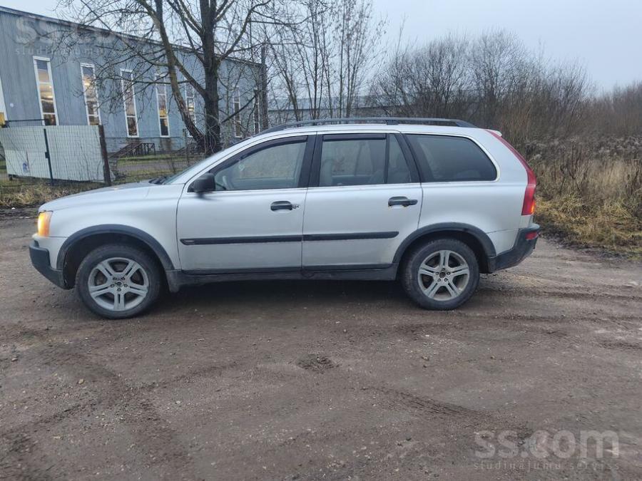 Grey Volvo XC90 2004 in Rezekne, with an engine capacity of 2.40 L and mileage of 668 thousand km for 2050 €, photo 4 on AUTOMOTO.COM.LV