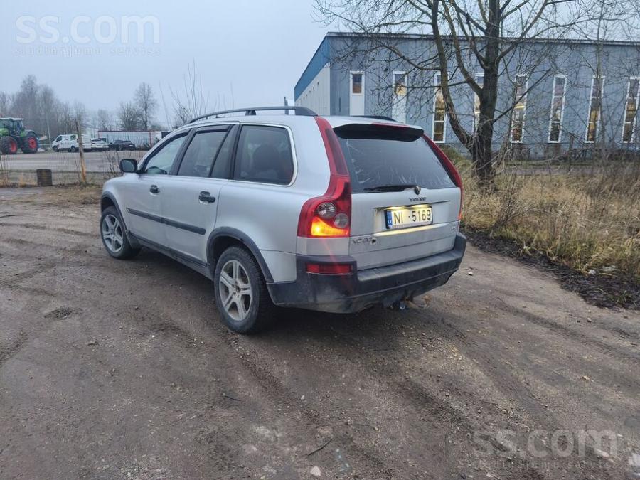 Grey Volvo XC90 2004 in Rezekne, with an engine capacity of 2.40 L and mileage of 668 thousand km for 2050 €, photo 5 on AUTOMOTO.COM.LV