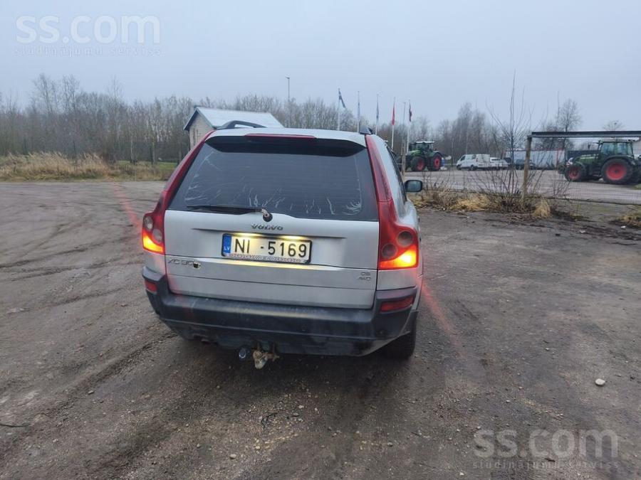 Grey Volvo XC90 2004 in Rezekne, with an engine capacity of 2.40 L and mileage of 668 thousand km for 2050 €, photo 6 on AUTOMOTO.COM.LV
