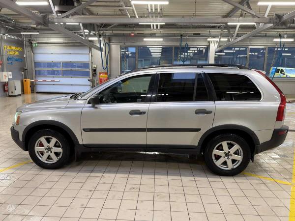 Pelēks Volvo XC90 2004 Viļņa, ar dzinēja tilpumu 2.40 L un nobraukumu 320 tūkst. km par 3450 €, foto 2 vietnē AUTOMOTO.COM.LV