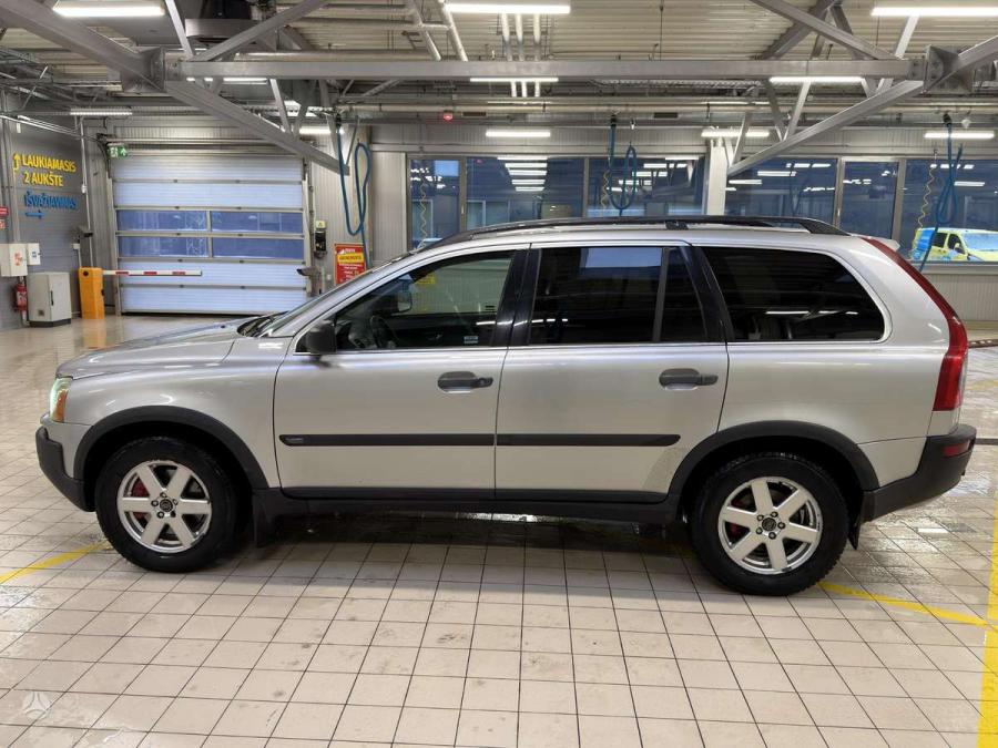 Grey Volvo XC90 2004 in Vilnius, with an engine capacity of 2.40 L and mileage of 320 thousand km for 3450 €, photo 2 on AUTOMOTO.COM.LV
