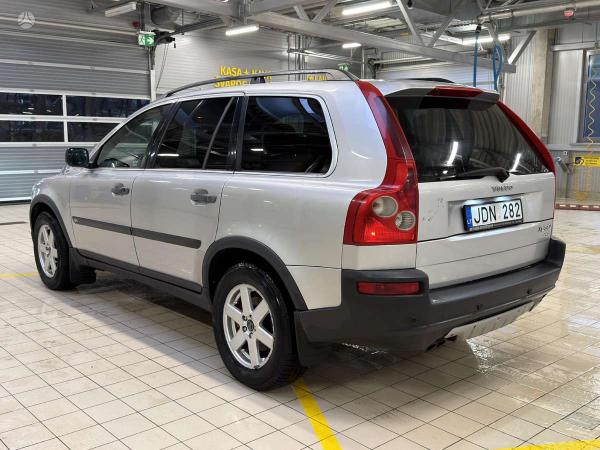 Pelēks Volvo XC90 2004 Viļņa, ar dzinēja tilpumu 2.40 L un nobraukumu 320 tūkst. km par 3450 €, foto 3 vietnē AUTOMOTO.COM.LV