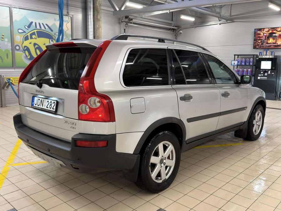 Grey Volvo XC90 2004 in Vilnius, with an engine capacity of 2.40 L and mileage of 320 thousand km for 3450 €, photo 4 on AUTOMOTO.COM.LV