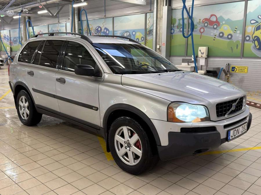 Grey Volvo XC90 2004 in Vilnius, with an engine capacity of 2.40 L and mileage of 320 thousand km for 3450 €, photo 6 on AUTOMOTO.COM.LV