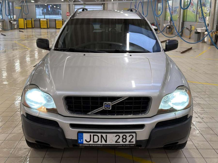 Grey Volvo XC90 2004 in Vilnius, with an engine capacity of 2.40 L and mileage of 320 thousand km for 3450 €, photo 7 on AUTOMOTO.COM.LV
