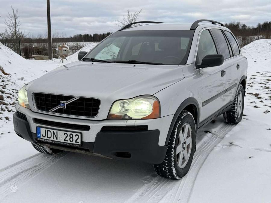 Grey Volvo XC90 2004 in Vilnius, with an engine capacity of 2.40 L and mileage of 320 thousand km for 3450 €, photo 14 on AUTOMOTO.COM.LV