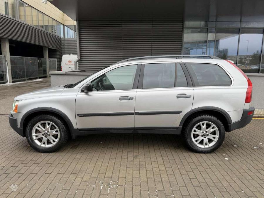 Pelēks Volvo XC90 2004 Viļņa, ar dzinēja tilpumu 2.40 L un nobraukumu 322 tūkst. km par 3950 €, foto 2 vietnē AUTOMOTO.COM.LV