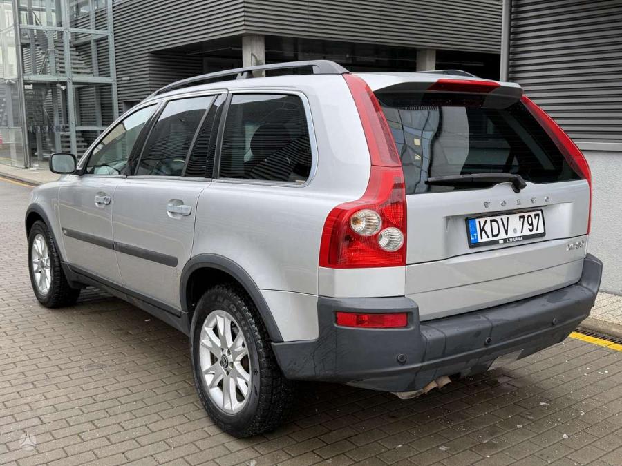 Pelēks Volvo XC90 2004 Viļņa, ar dzinēja tilpumu 2.40 L un nobraukumu 322 tūkst. km par 3950 €, foto 3 vietnē AUTOMOTO.COM.LV