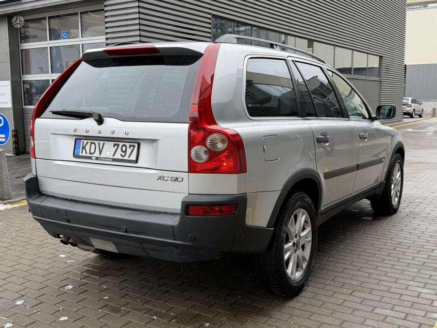 Pelēks Volvo XC90 2004 Viļņa, ar dzinēja tilpumu 2.40 L un nobraukumu 322 tūkst. km par 3950 €, foto 4 vietnē AUTOMOTO.COM.LV
