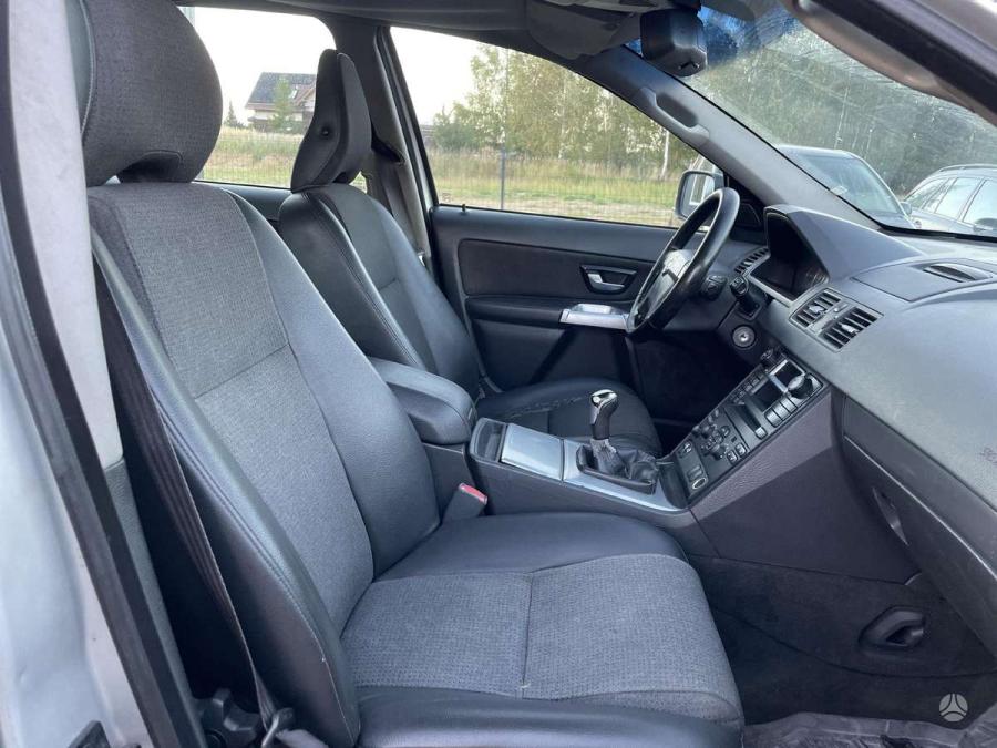 Pelēks Volvo XC90 2004 Viļņa, ar dzinēja tilpumu 2.50 L un nobraukumu 520 tūkst. km par 3500 €, foto 10 vietnē AUTOMOTO.COM.LV