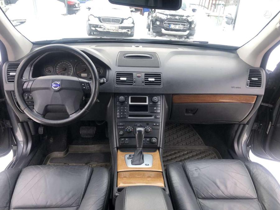 Pelēks Volvo XC90 2004 Utena, ar dzinēja tilpumu 2.40 L un nobraukumu 282 tūkst. km par 4450 €, foto 9 vietnē AUTOMOTO.COM.LV