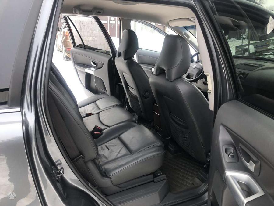 Pelēks Volvo XC90 2004 Utena, ar dzinēja tilpumu 2.40 L un nobraukumu 282 tūkst. km par 4450 €, foto 13 vietnē AUTOMOTO.COM.LV