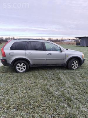 Grey Volvo XC90 2004 in Gulbene, with an engine capacity of 2.40 L and mileage of 362 thousand km for 2225 €, photo 3 on AUTOMOTO.COM.LV