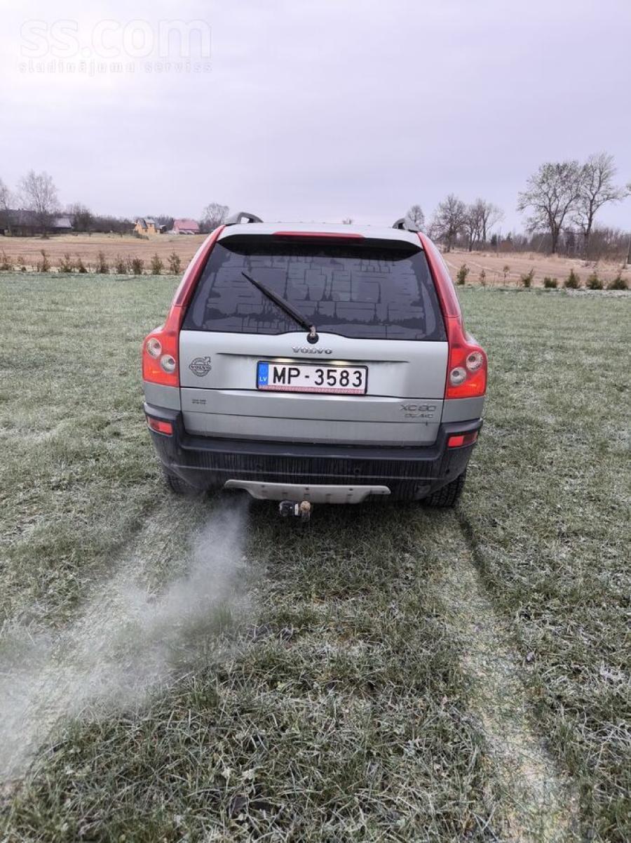 Grey Volvo XC90 2004 in Gulbene, with an engine capacity of 2.40 L and mileage of 362 thousand km for 2225 €, photo 4 on AUTOMOTO.COM.LV