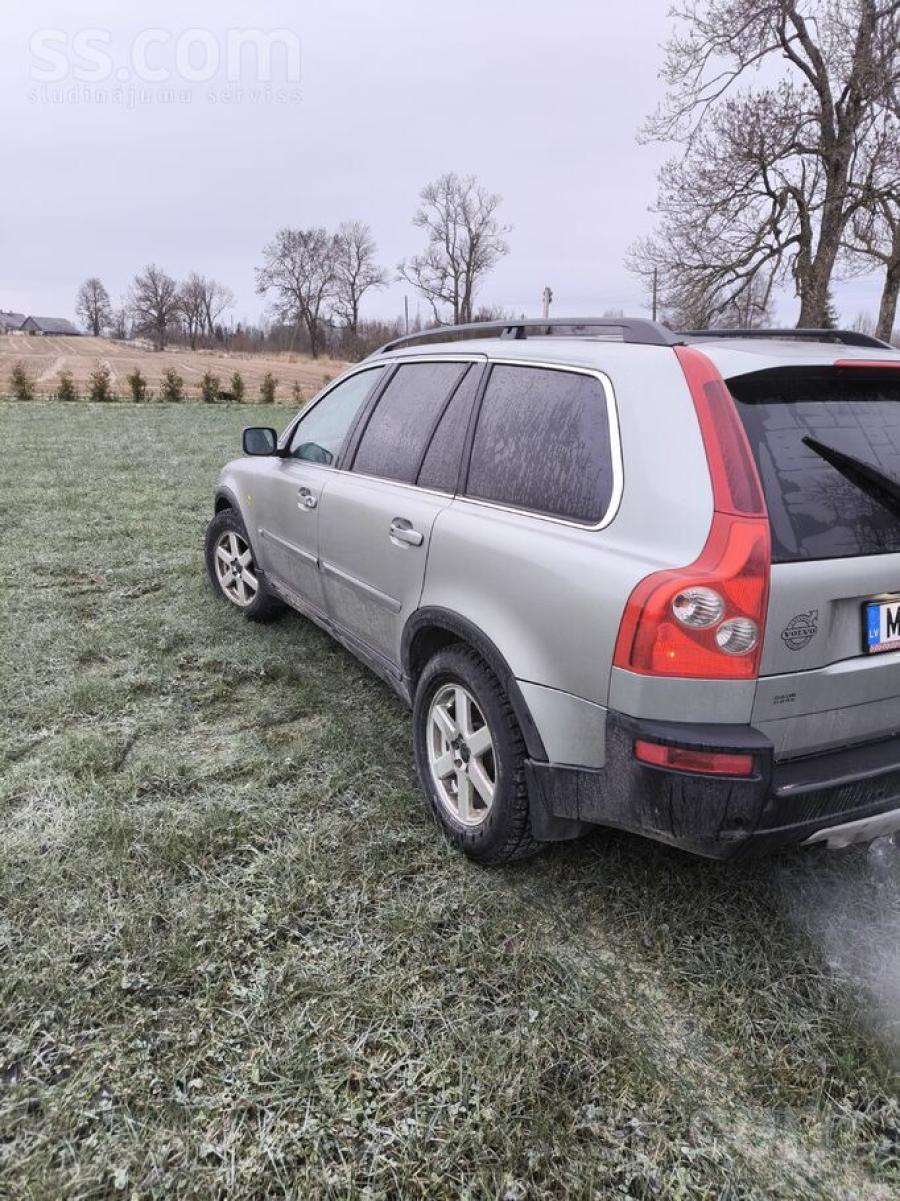 Grey Volvo XC90 2004 in Gulbene, with an engine capacity of 2.40 L and mileage of 362 thousand km for 2225 €, photo 5 on AUTOMOTO.COM.LV