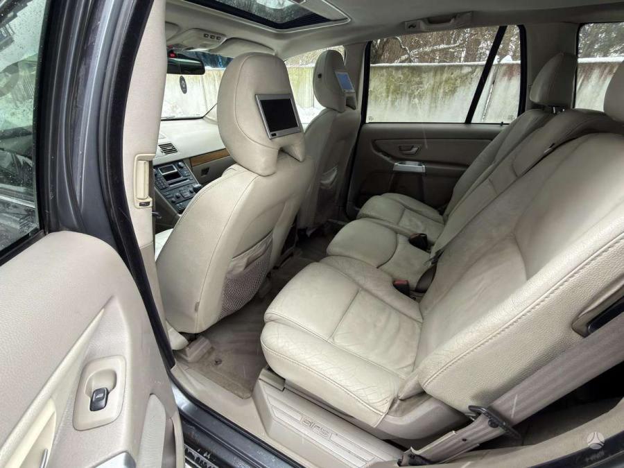 Pelēks Volvo XC90 2004 Viļņa, ar dzinēja tilpumu 2.40 L un nobraukumu 366 tūkst. km par 3450 €, foto 13 vietnē AUTOMOTO.COM.LV