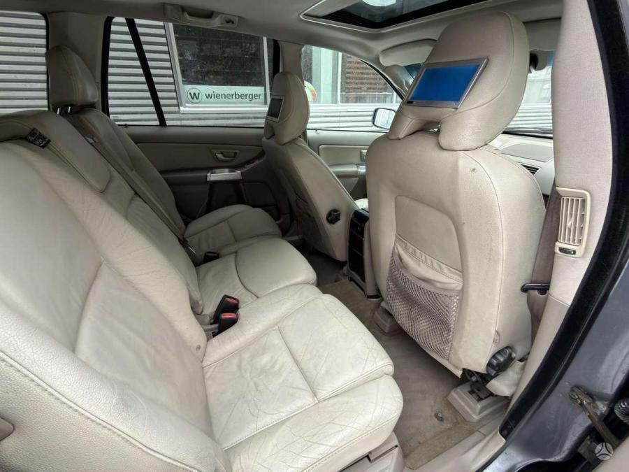 Pelēks Volvo XC90 2004 Viļņa, ar dzinēja tilpumu 2.40 L un nobraukumu 366 tūkst. km par 3450 €, foto 14 vietnē AUTOMOTO.COM.LV