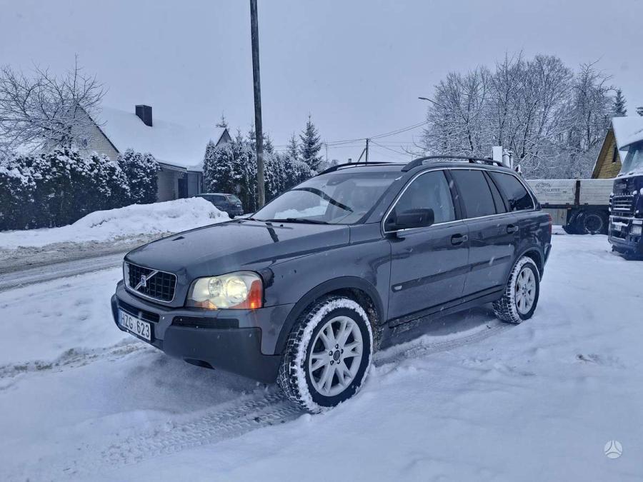 Grey Volvo XC90 2004 in Sirvintos, with an engine capacity of 2.40 L and mileage of 391 thousand km for 2250 €, photo 2 on AUTOMOTO.COM.LV