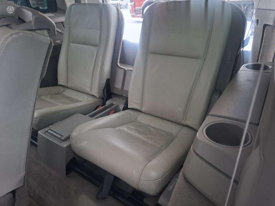 Grey Volvo XC90 2004 in Sirvintos, with an engine capacity of 2.40 L and mileage of 391 thousand km for 2250 €, photo 9 on AUTOMOTO.COM.LV