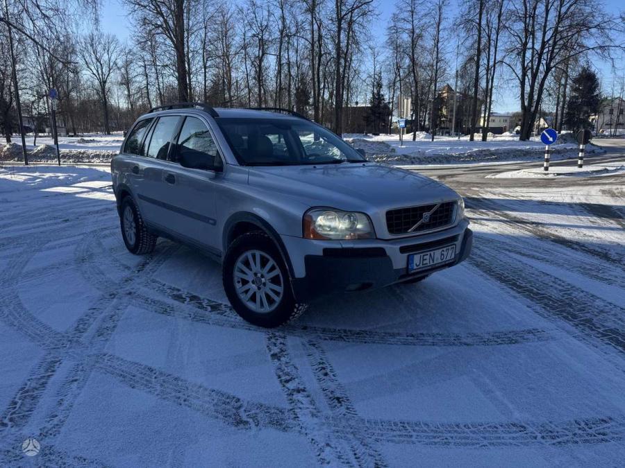 Grey Volvo XC90 2004 in Vilnius, with an engine capacity of 2.40 L and mileage of 358 thousand km for 4250 €, photo 1 on AUTOMOTO.COM.LV
