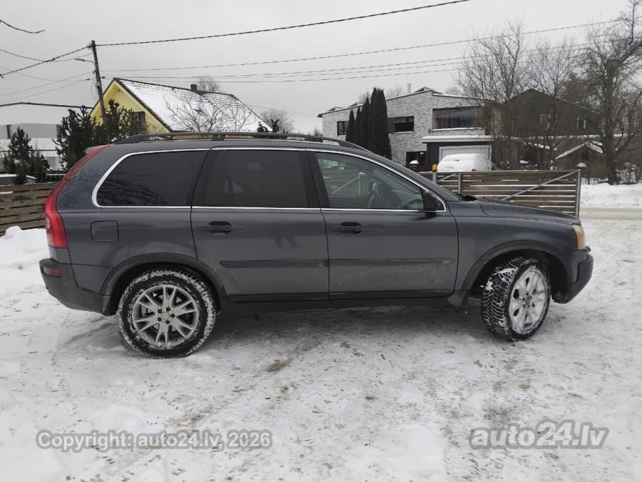 Pelēks Volvo XC90 2004 Tallina, ar dzinēja tilpumu 2.40 L un nobraukumu 600 tūkst. km par 2750 €, foto 2 vietnē AUTOMOTO.COM.LV