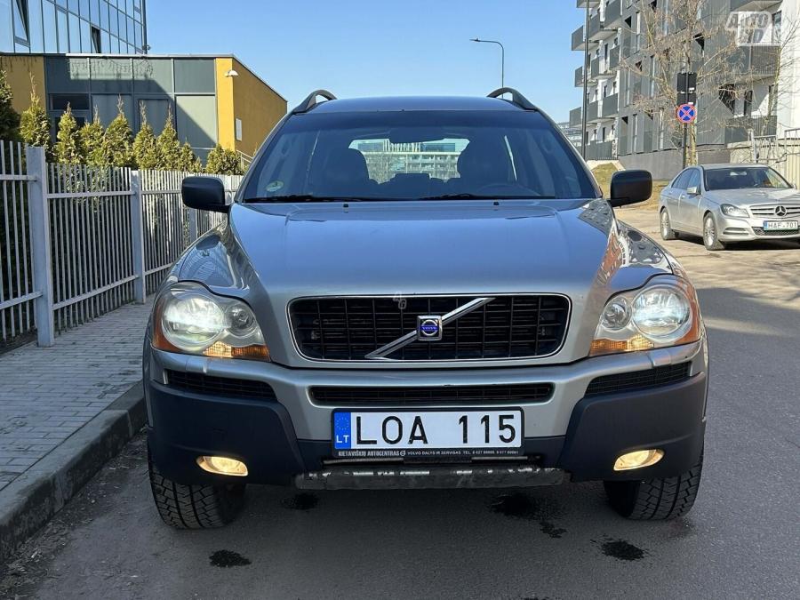 Grey Volvo XC90 2004 in Vilnius, with an engine capacity of 2.40 L and mileage of 406 thousand km for 3100 €, photo 7 on AUTOMOTO.COM.LV