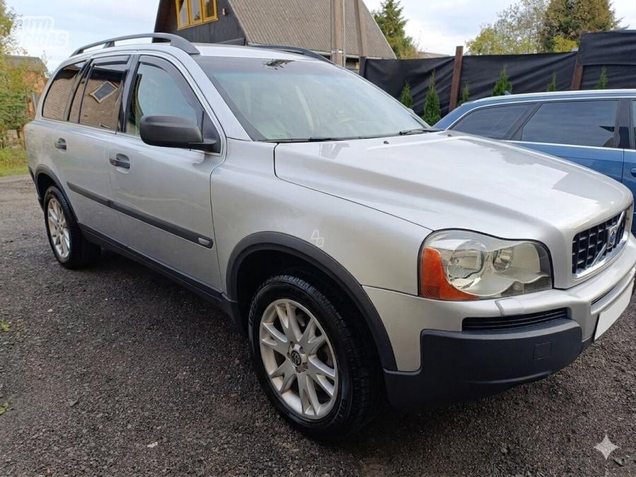 Grey Volvo XC90 2004 in Vilnius, with an engine capacity of 2.40 L and mileage of 393 thousand km for 3400 €, photo 3 on AUTOMOTO.COM.LV