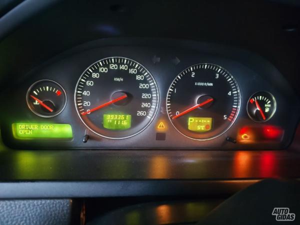 Grey Volvo XC90 2004 in Vilnius, with an engine capacity of 2.40 L and mileage of 393 thousand km for 3400 €, photo 5 on AUTOMOTO.COM.LV