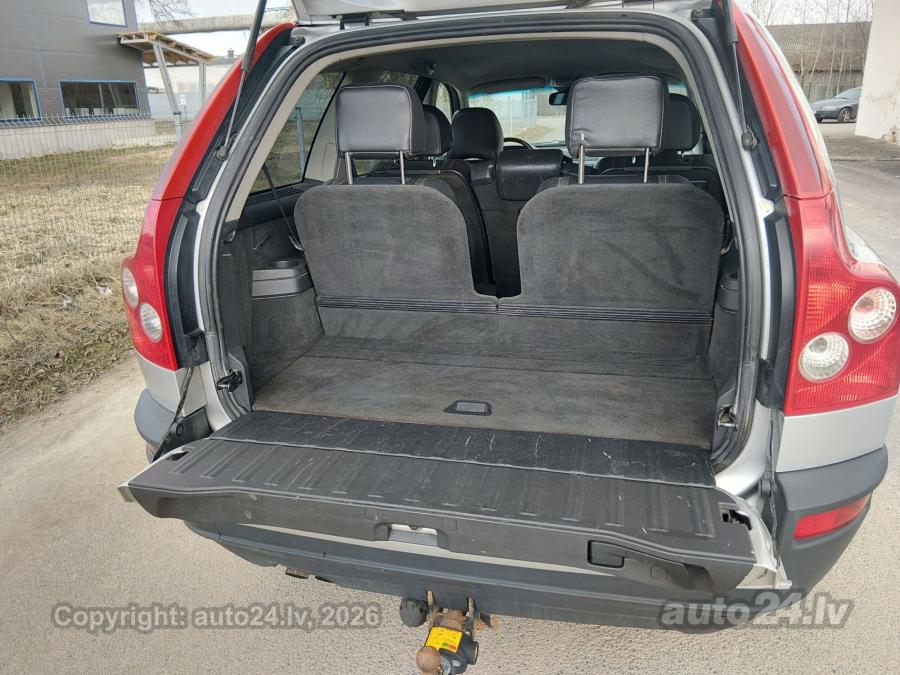 Grey Volvo XC90 2004 in Tallinn, with an engine capacity of 2.40 L and mileage of 438 thousand km for 4500 €, photo 12 on AUTOMOTO.COM.LV