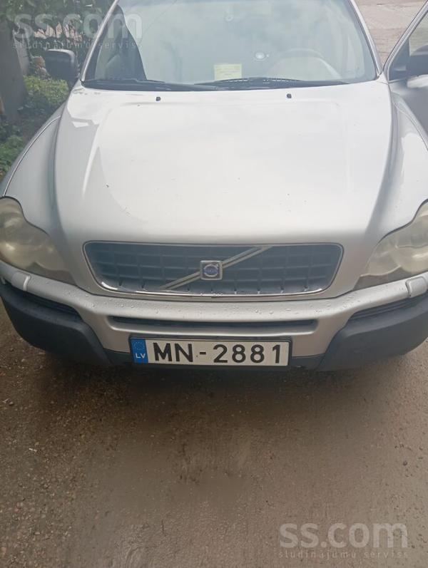 Pelēks Volvo XC90 2004 Rīga, ar dzinēja tilpumu 2.40 L un nobraukumu 335 tūkst. km par 4500 €, foto 1 vietnē AUTOMOTO.COM.LV
