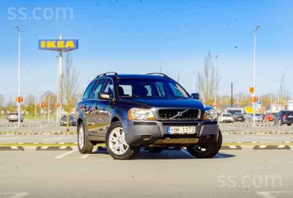 Pelēks Volvo XC90 2004 Rīga, ar dzinēja tilpumu 2.40 L un nobraukumu 365 tūkst. km par 1990 €, foto 1 vietnē AUTOMOTO.COM.LV