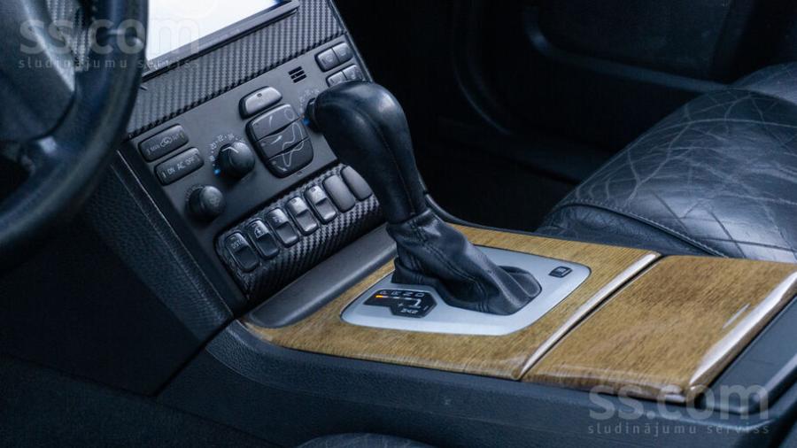 Pelēks Volvo XC90 2004 Rīga, ar dzinēja tilpumu 2.40 L un nobraukumu 365 tūkst. km par 1990 €, foto 15 vietnē AUTOMOTO.COM.LV