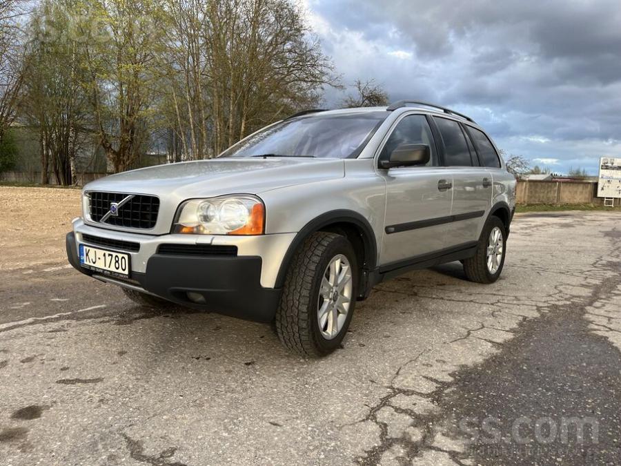 Grey Volvo XC90 2004 in Riga, with an engine capacity of 2.40 L and mileage of 481 thousand km for 3700 €, photo 1 on AUTOMOTO.COM.LV