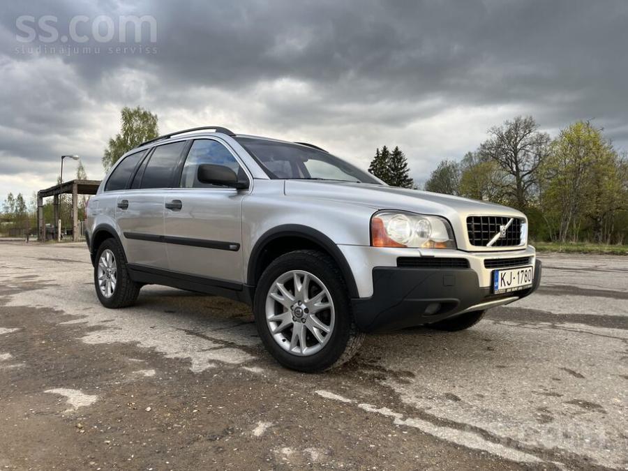 Grey Volvo XC90 2004 in Riga, with an engine capacity of 2.40 L and mileage of 481 thousand km for 3700 €, photo 4 on AUTOMOTO.COM.LV