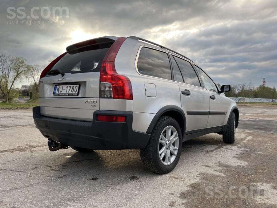 Grey Volvo XC90 2004 in Riga, with an engine capacity of 2.40 L and mileage of 481 thousand km for 3700 €, photo 5 on AUTOMOTO.COM.LV