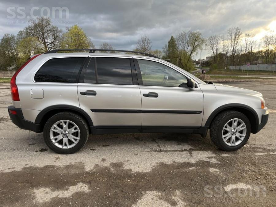 Grey Volvo XC90 2004 in Riga, with an engine capacity of 2.40 L and mileage of 481 thousand km for 3700 €, photo 7 on AUTOMOTO.COM.LV