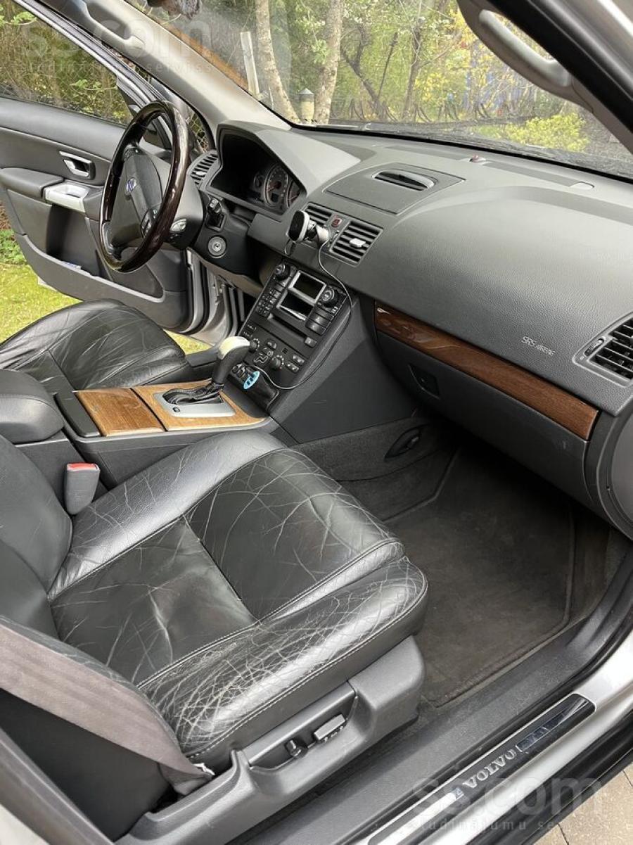 Grey Volvo XC90 2004 in Riga, with an engine capacity of 2.40 L and mileage of 481 thousand km for 3700 €, photo 10 on AUTOMOTO.COM.LV