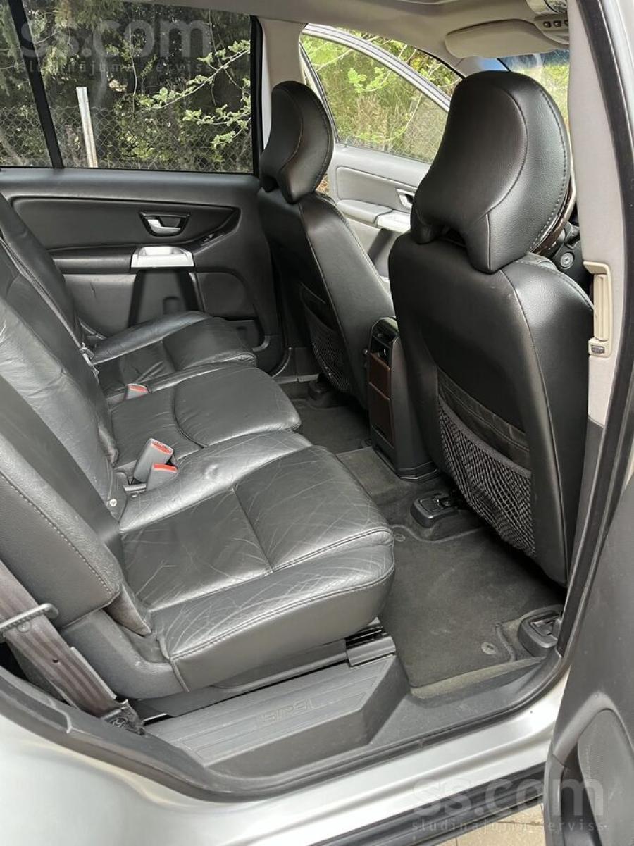 Grey Volvo XC90 2004 in Riga, with an engine capacity of 2.40 L and mileage of 481 thousand km for 3700 €, photo 11 on AUTOMOTO.COM.LV