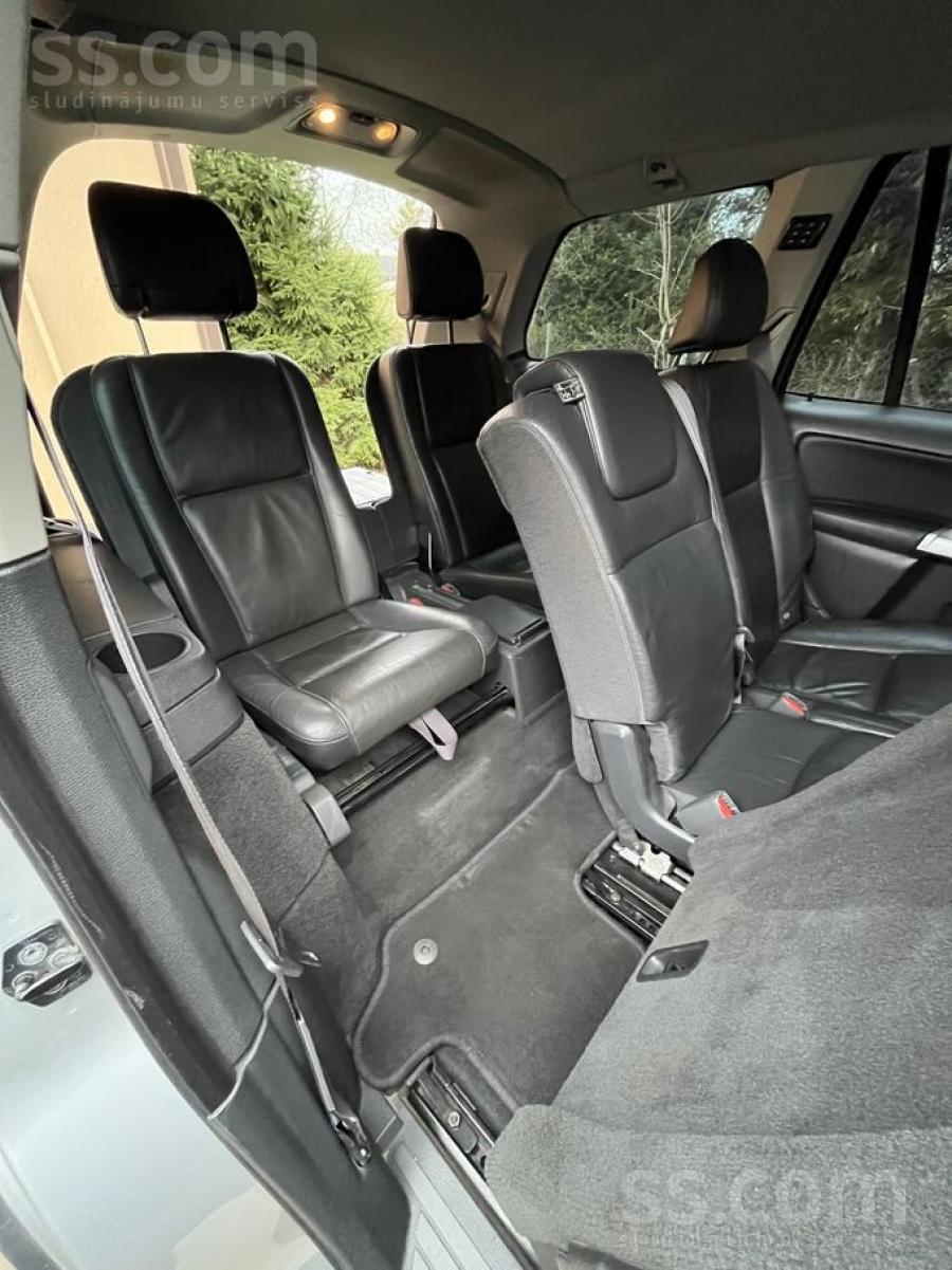 Grey Volvo XC90 2004 in Riga, with an engine capacity of 2.40 L and mileage of 481 thousand km for 3700 €, photo 12 on AUTOMOTO.COM.LV